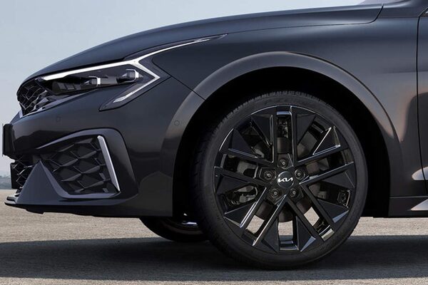 기아 신형 K5 사전계약 개시, "가격은 2,784만 원부터"