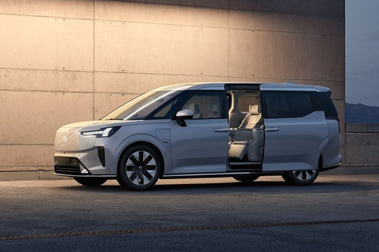 “카니발이랑 비교 불가…” 볼보 EM90 최초 공개, 가격은?