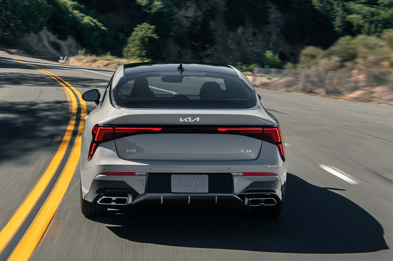 "내수차별 제발 그만…" 기아 K5 북미형 공개, 전용 사양은?