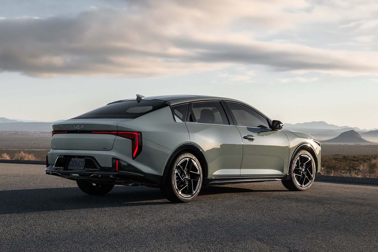 “형보다 멋진 동생” 기아 K4 공개…1.6 가솔린 터보 탑재