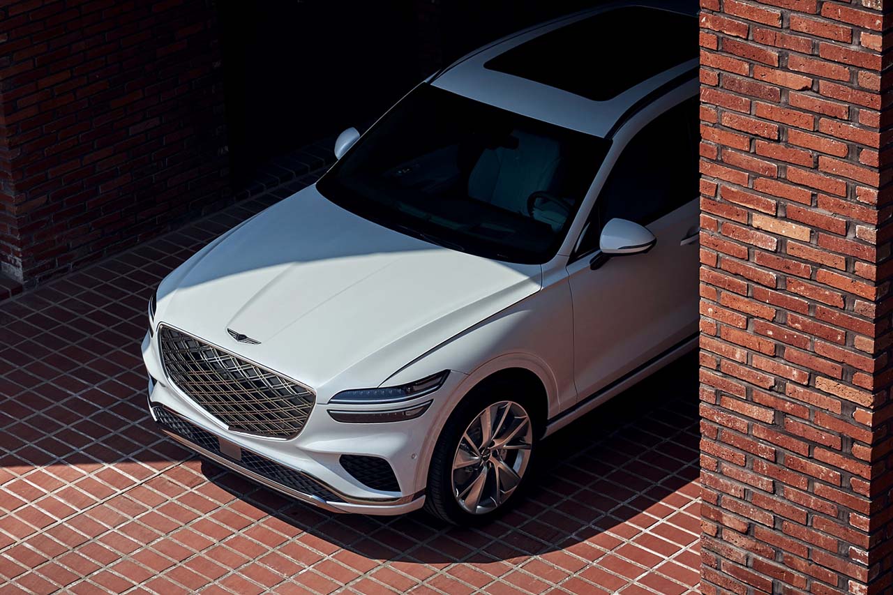 "가격 340만 원 인상" 제네시스 GV70 페이스리프트 출시...얼마나 좋아졌길래?