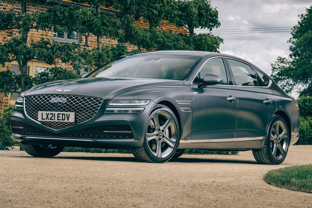 “그랜저 가격으로 사는 제네시스” 벤비아 넘어선 럭셔리 세단, 인기 이유가 있었죠