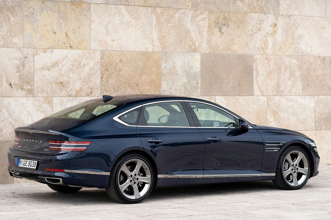 “그랜저 가격으로 사는 제네시스” 벤비아 넘어선 럭셔리 세단, 인기 이유가 있었죠