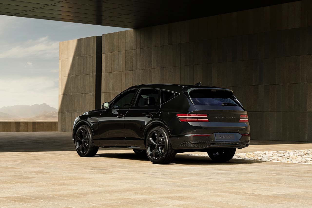 "벤틀리 넘보는 고급감" 제네시스 GV80 블랙 공개…올 블랙 수트 느낌