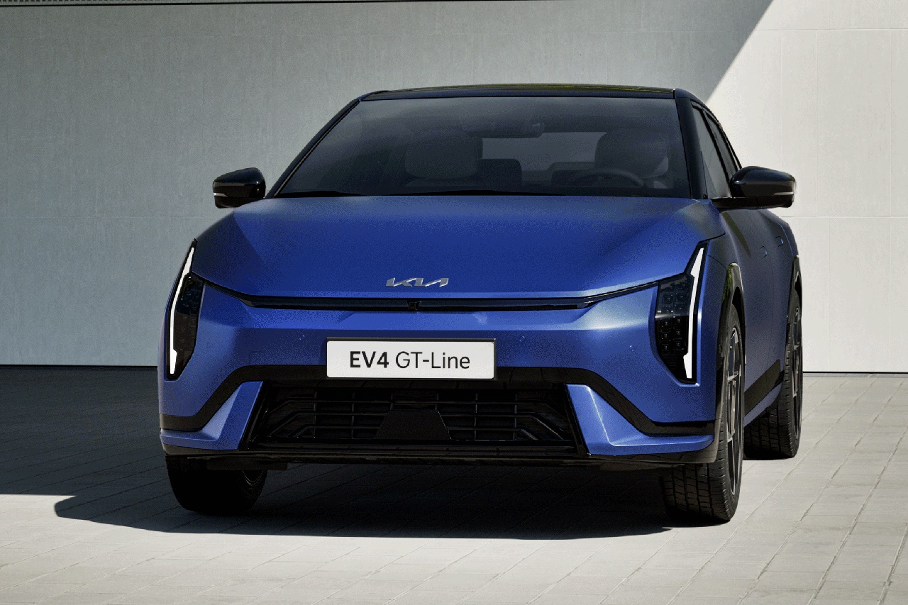 “K3 빈자리 걱정 없어” 기아 EV4 공개…강렬한 타이거 페이스 눈길