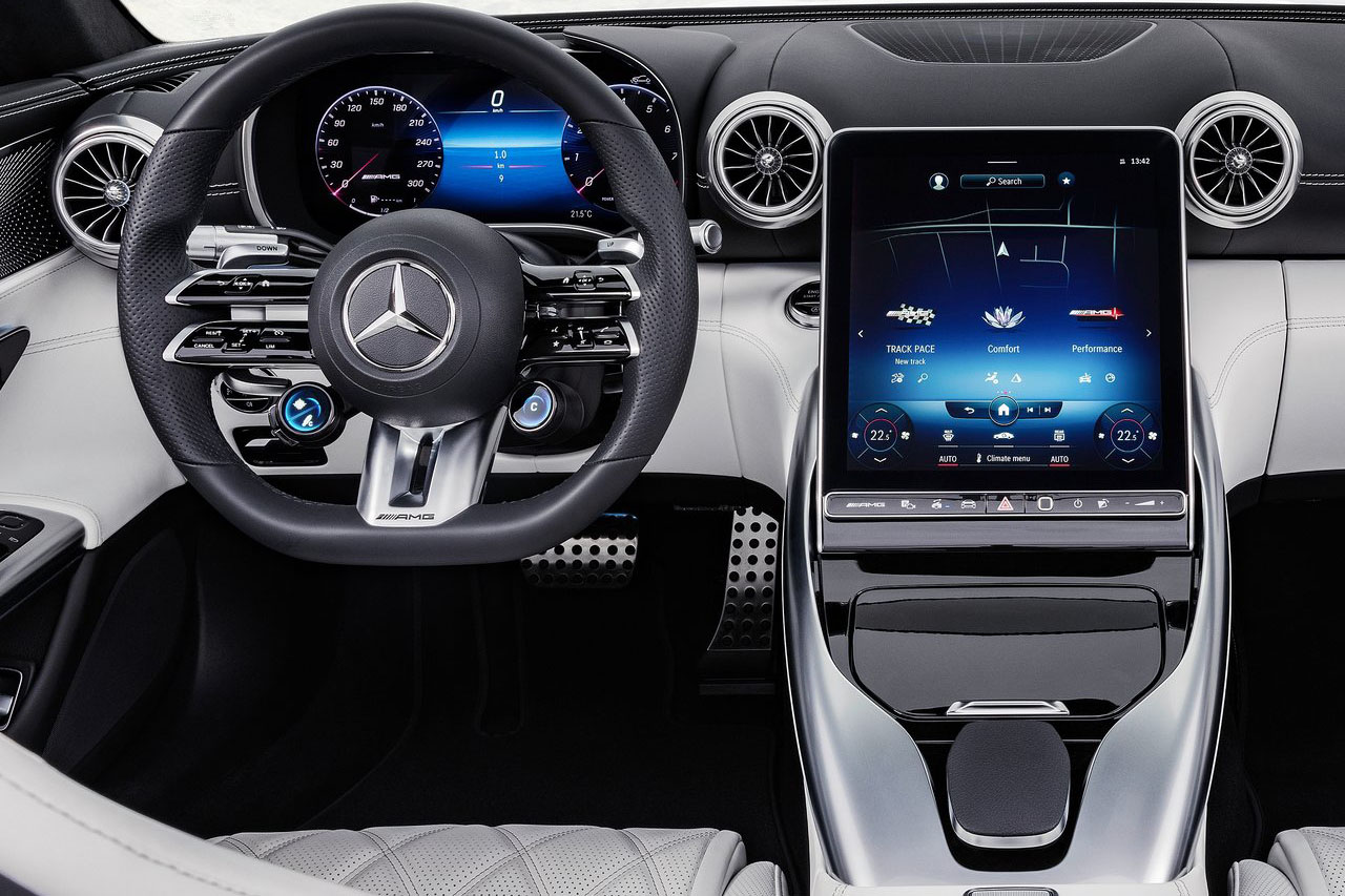 "4기통으로 가성비 챙겼죠" 메르세데스-AMG SL43 국내 출시