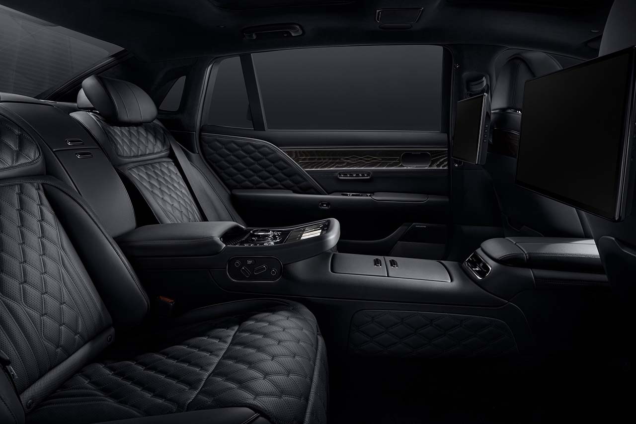 “마이바흐 넘보는 국산차 끝판왕” 제네시스 G90 롱바디 블랙 공개…가격 1억 7,377만 원