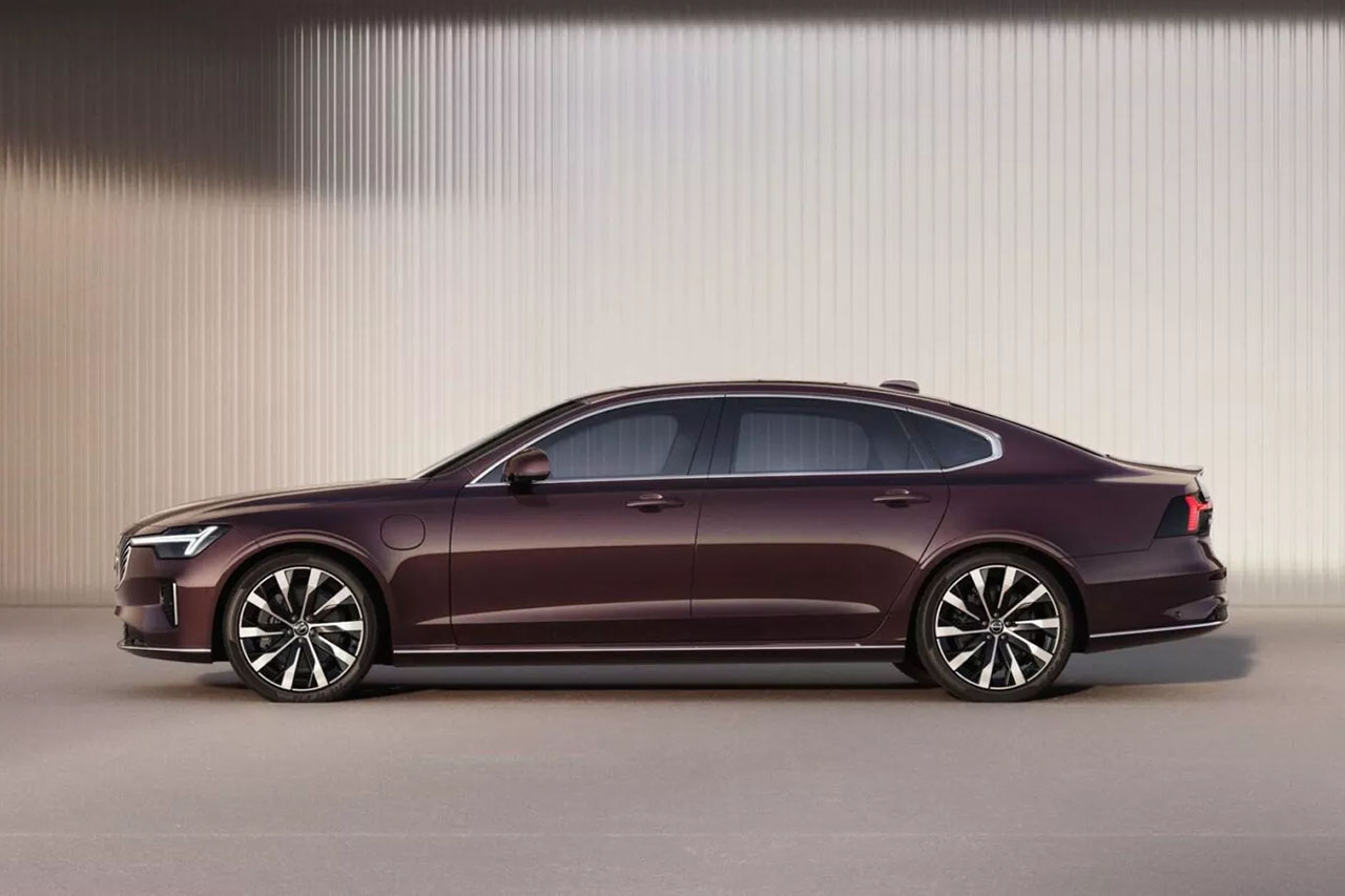 "G80도 바짝 긴장했죠" 볼보 신형 S90 공개...2.0 터보 하이브리드 AWD 탑재