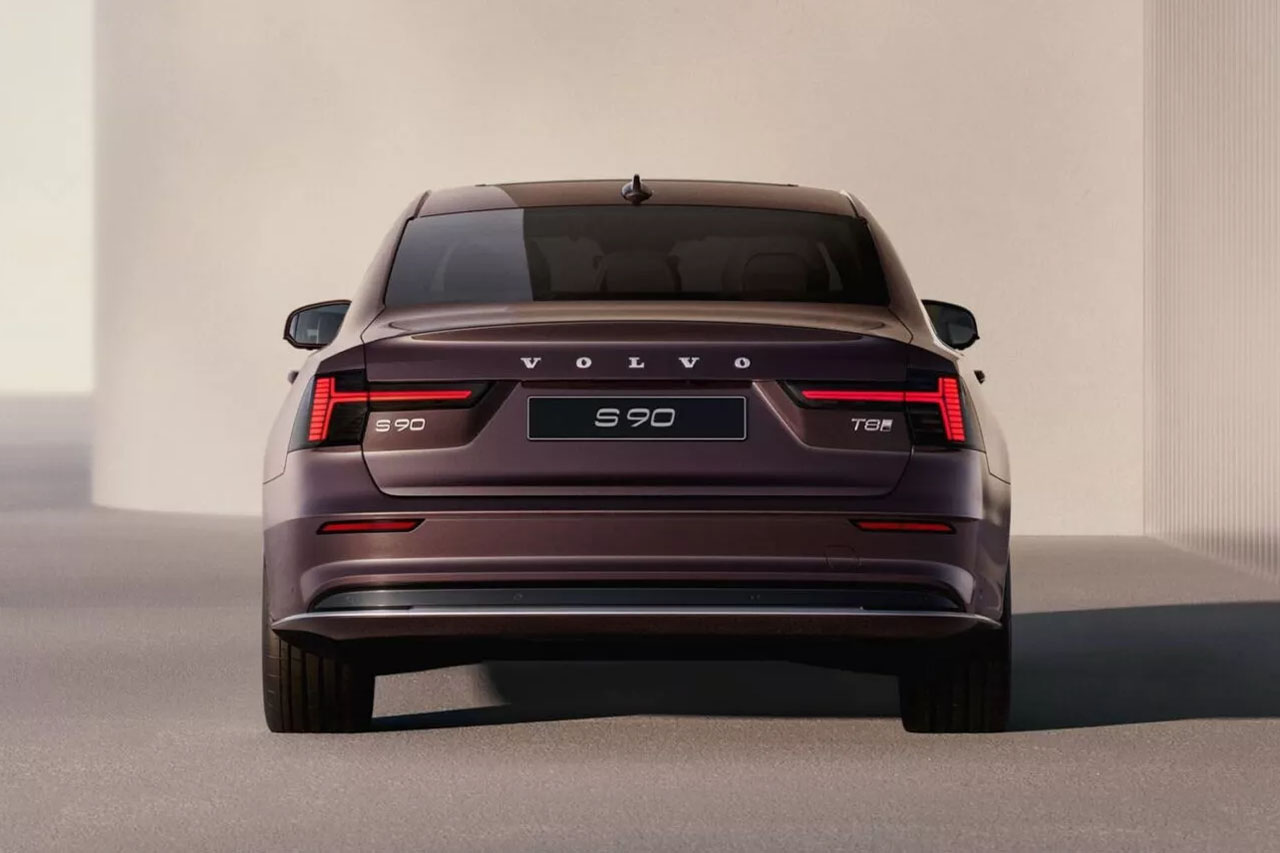 "G80도 바짝 긴장했죠" 볼보 신형 S90 공개...2.0 터보 하이브리드 AWD 탑재