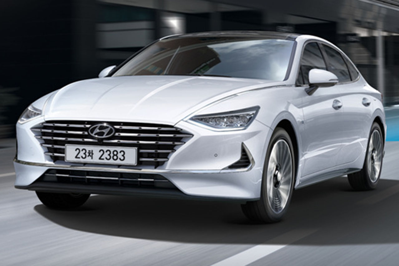 "연비 20.1km/L, 넉넉한 2열까지" 1,804만 원으로 내린 하이브리드 중형 세단